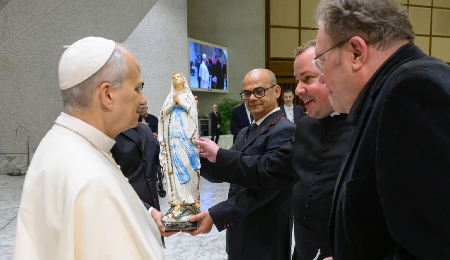 Vatican City – Pope Blesses 'Dumpster Mary' Found by Former Chicago ...